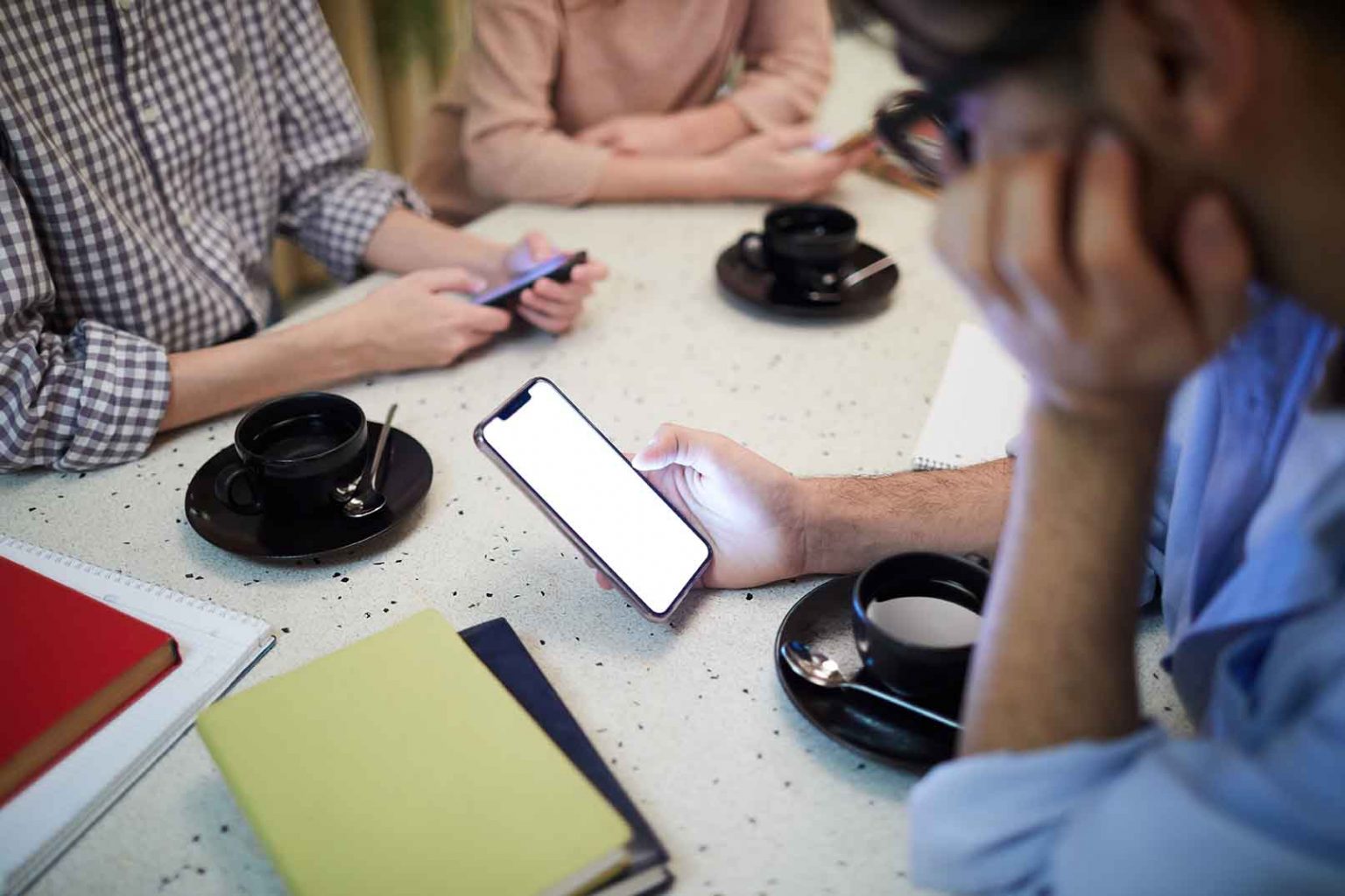 7 Aplikasi Chat Internal Kantor untuk Kolaborasi Kerja Tim